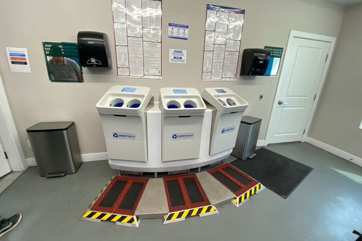 CleanTech EVO Three | High-Throughput Automated Handwashing Station